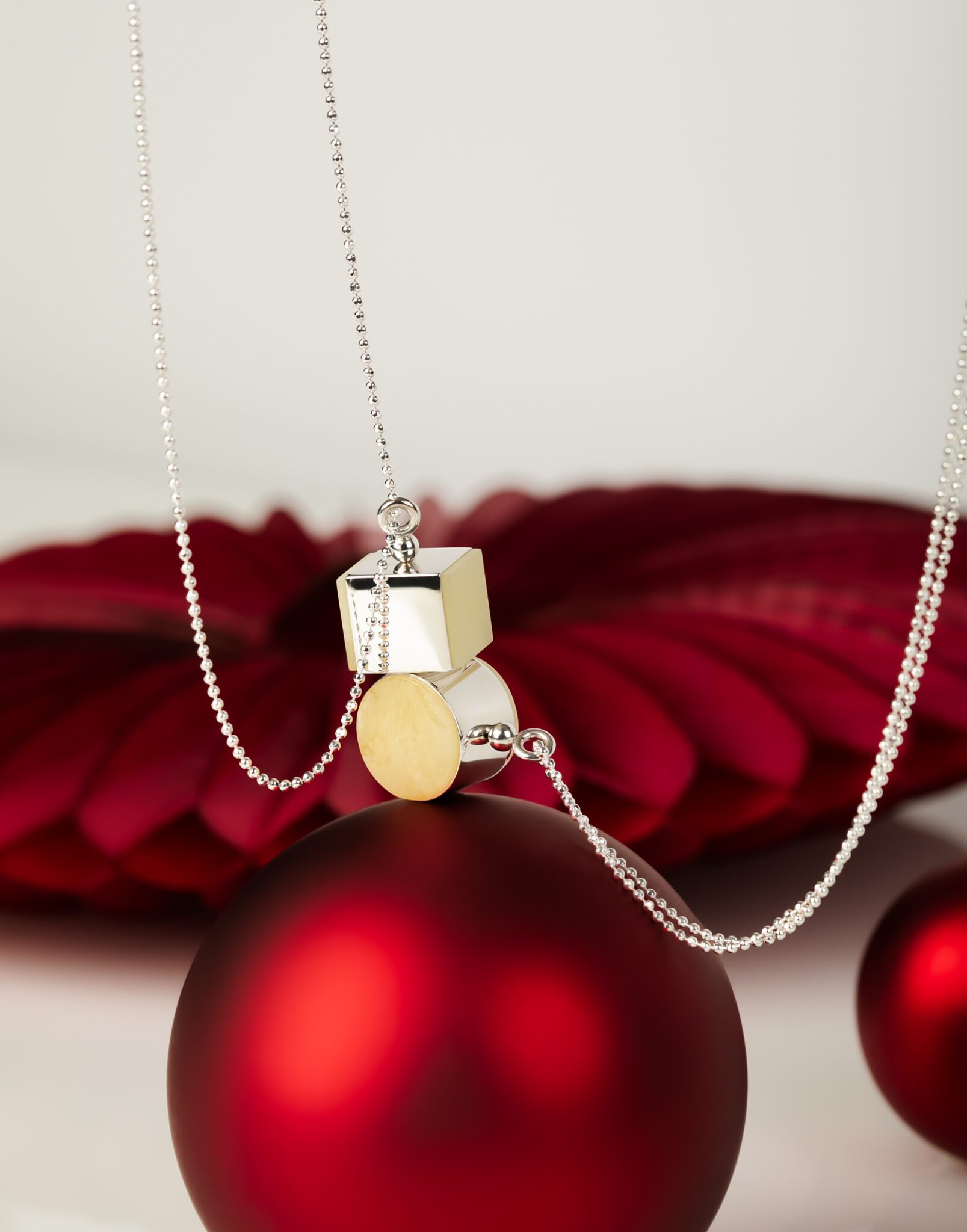 Amber jewelry | Mondri